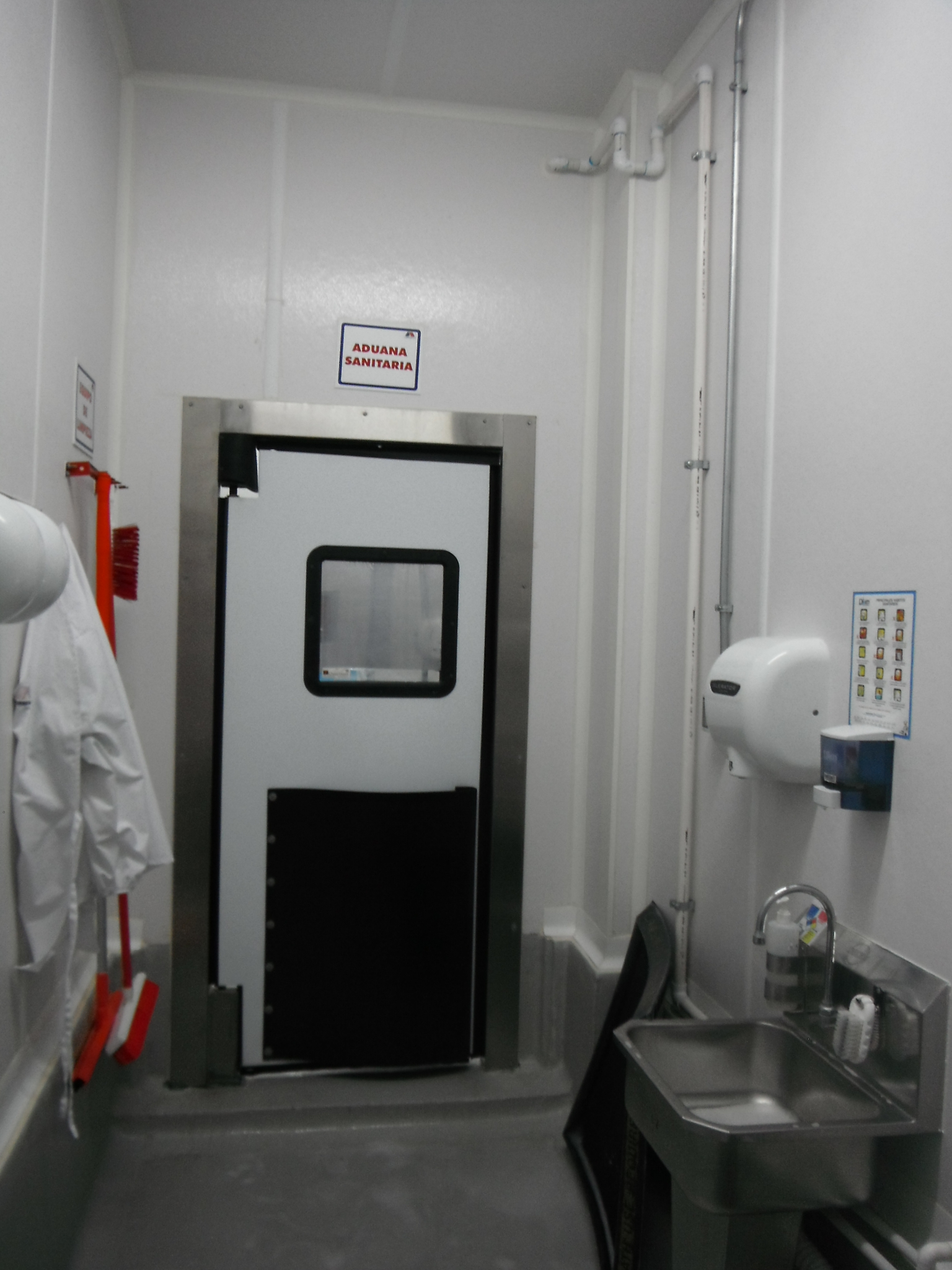 La diferencia entre sanitizar y desinfectar | Centro de Valor Agregado